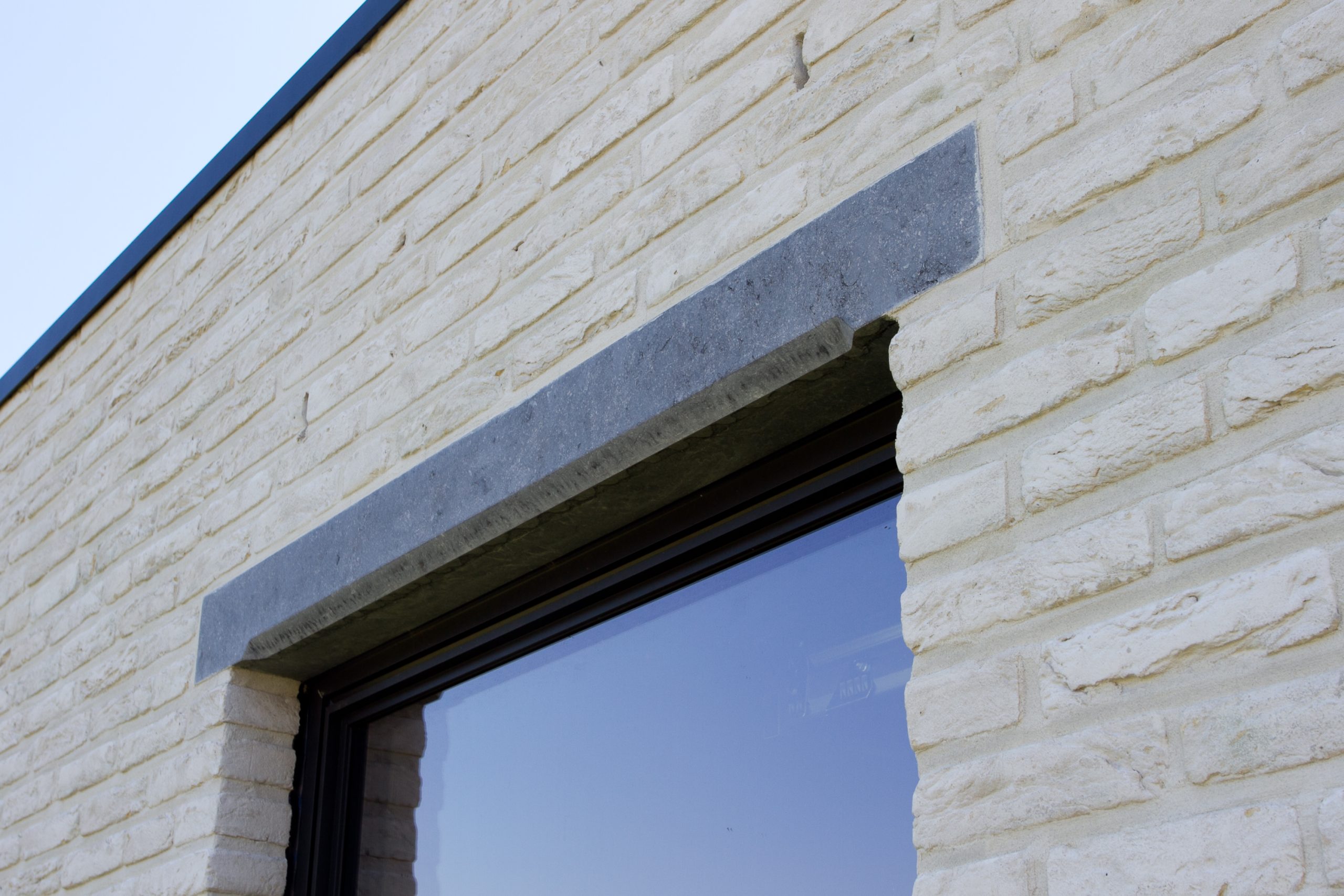 Linteau de fenêtre en crépi - Renier Natural Stone